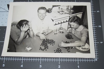 COUNTING EVERY PENNY Man Woman Save Money Cash POOR Coins Funny Vintage ...