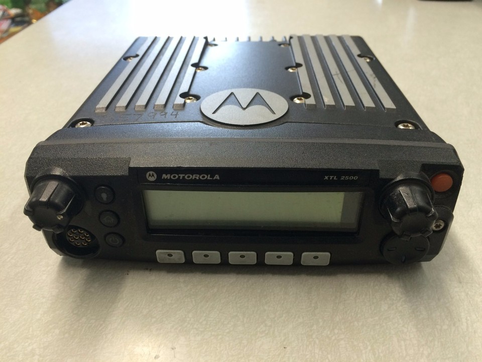 MOTOROLA XTL2500 7/800Mhz P25 DIGITAL TRUNKING MOBILE RADIO - NEW MIC ...