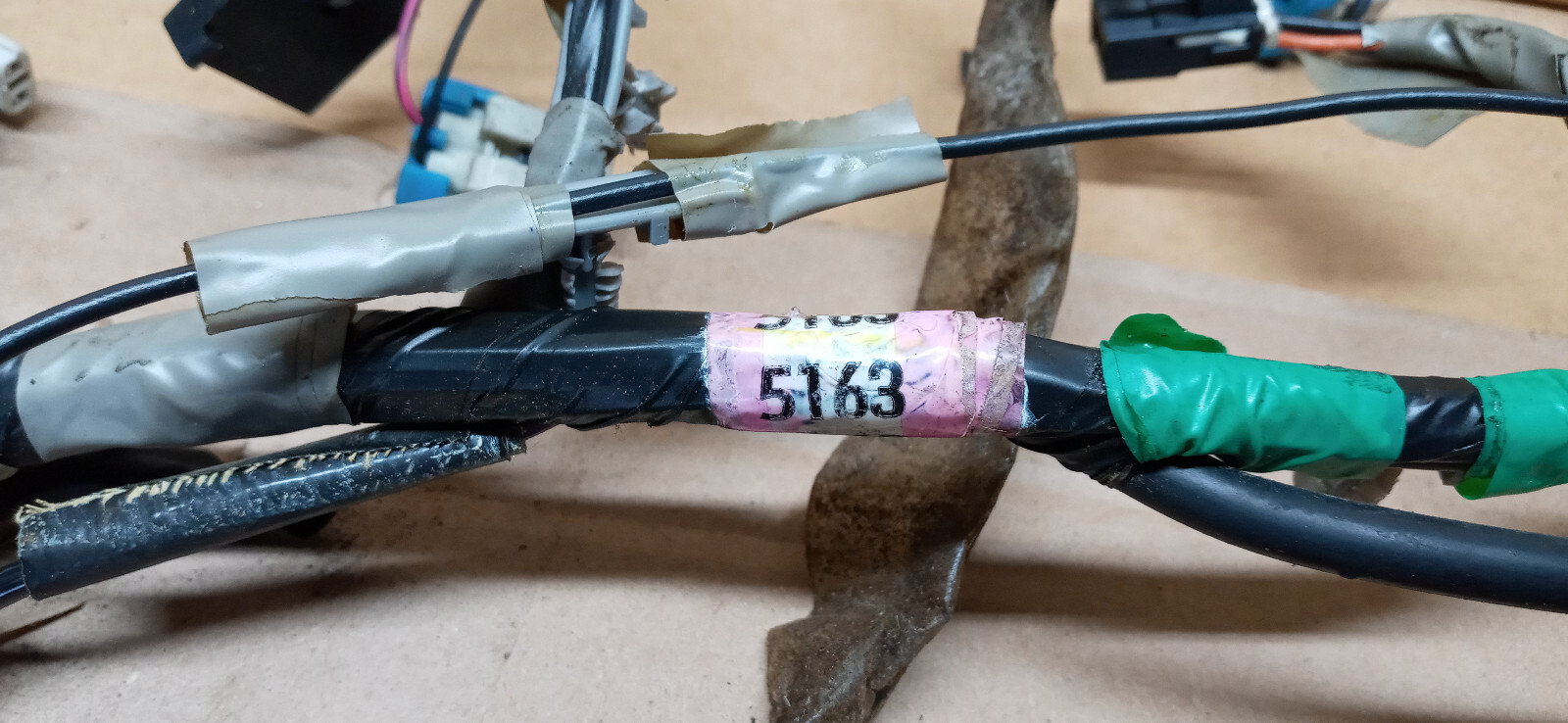 02-06 Cadillac Escalade ESV SUV 3rd Third Brake Light 15044516 GENUINE ...