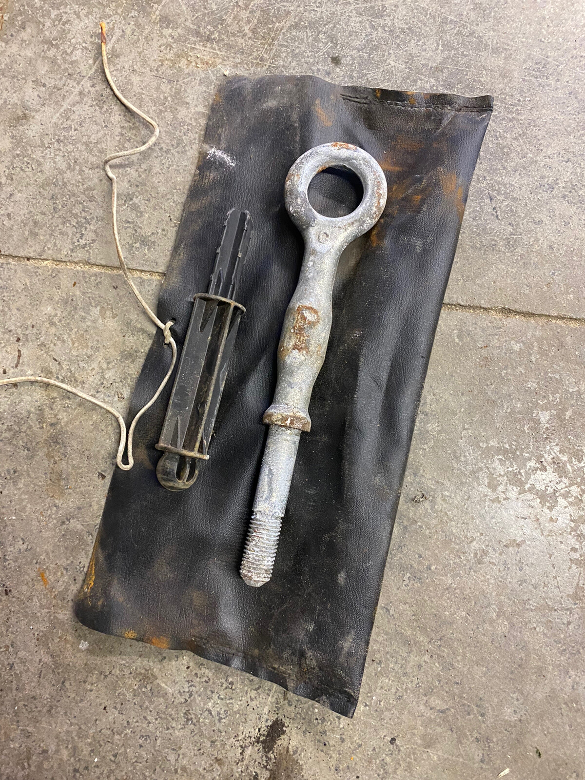 Volvo S60R S60 V70 V70R S80 XC70 Tow Hook & Pouch Rear Mat Support ...