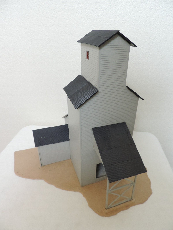 Assembled Lionel O Scale Grain Elevator | eBay