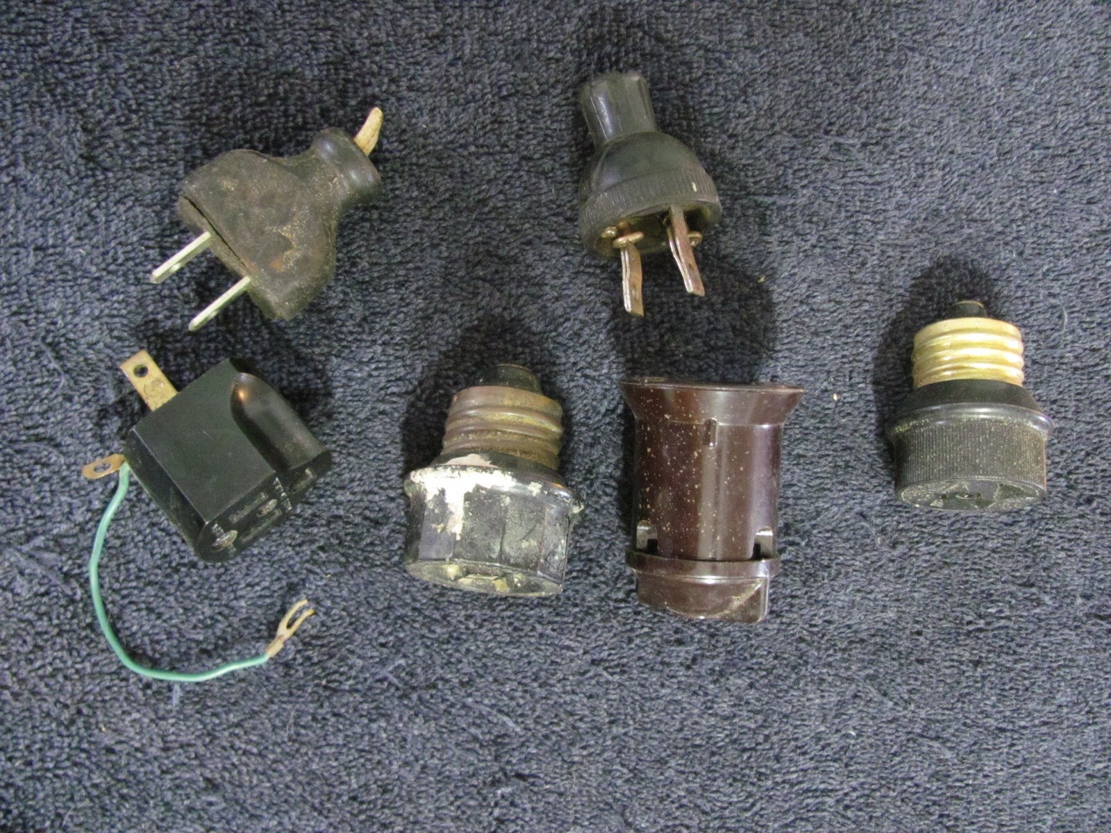 Vintage Lot of 6 Tread/Screw-in Outlet Plug Electrical Light Bulb ...