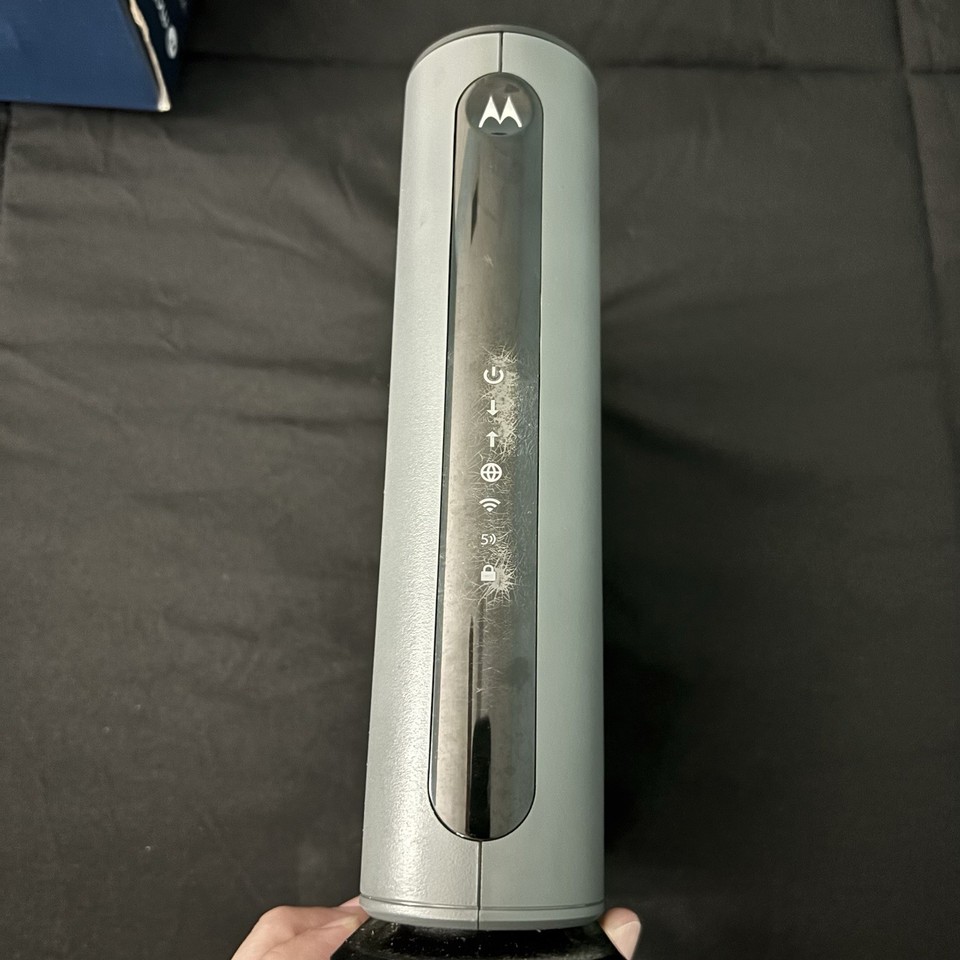 Motorola MG8702 DOCSIS 3.1 Cable Modem with AC3200 Dual-Band WiFi ...