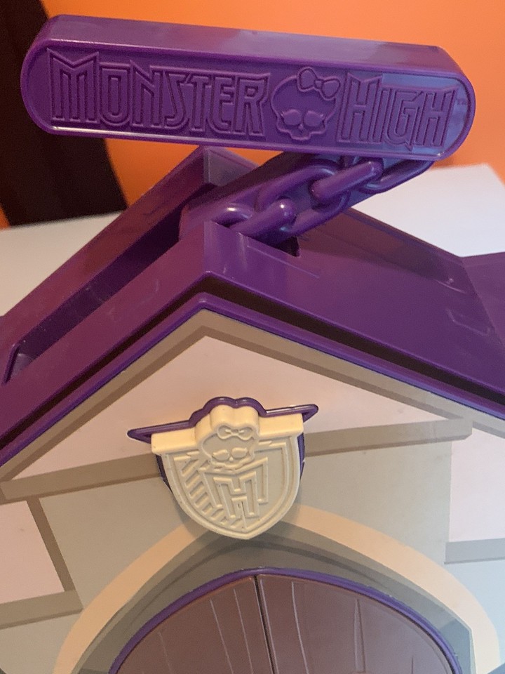 Monster High 2012 Mattel High School Haunt The Halls Playset X3711 ...