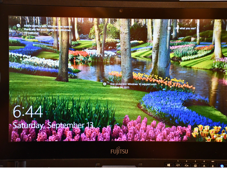 Fujitsu Lifebook T902 Touchscreen Laptop + Docking Station + Keyboard ...