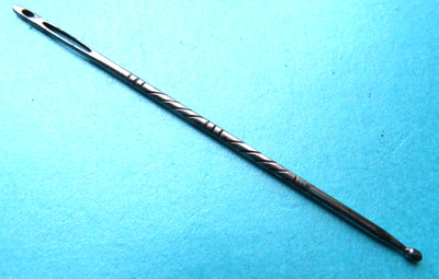 Needles & Cases - Ribbon Threader