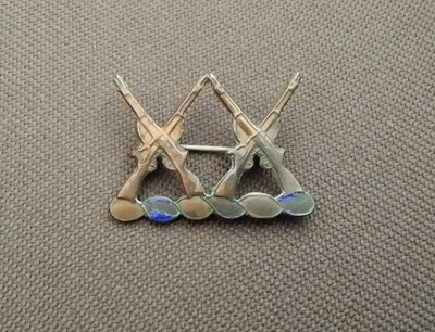 US ARMY CROSSED RIFLES PIN BADGE INSIGNIA WITH BLUE ENAMEL | eBay