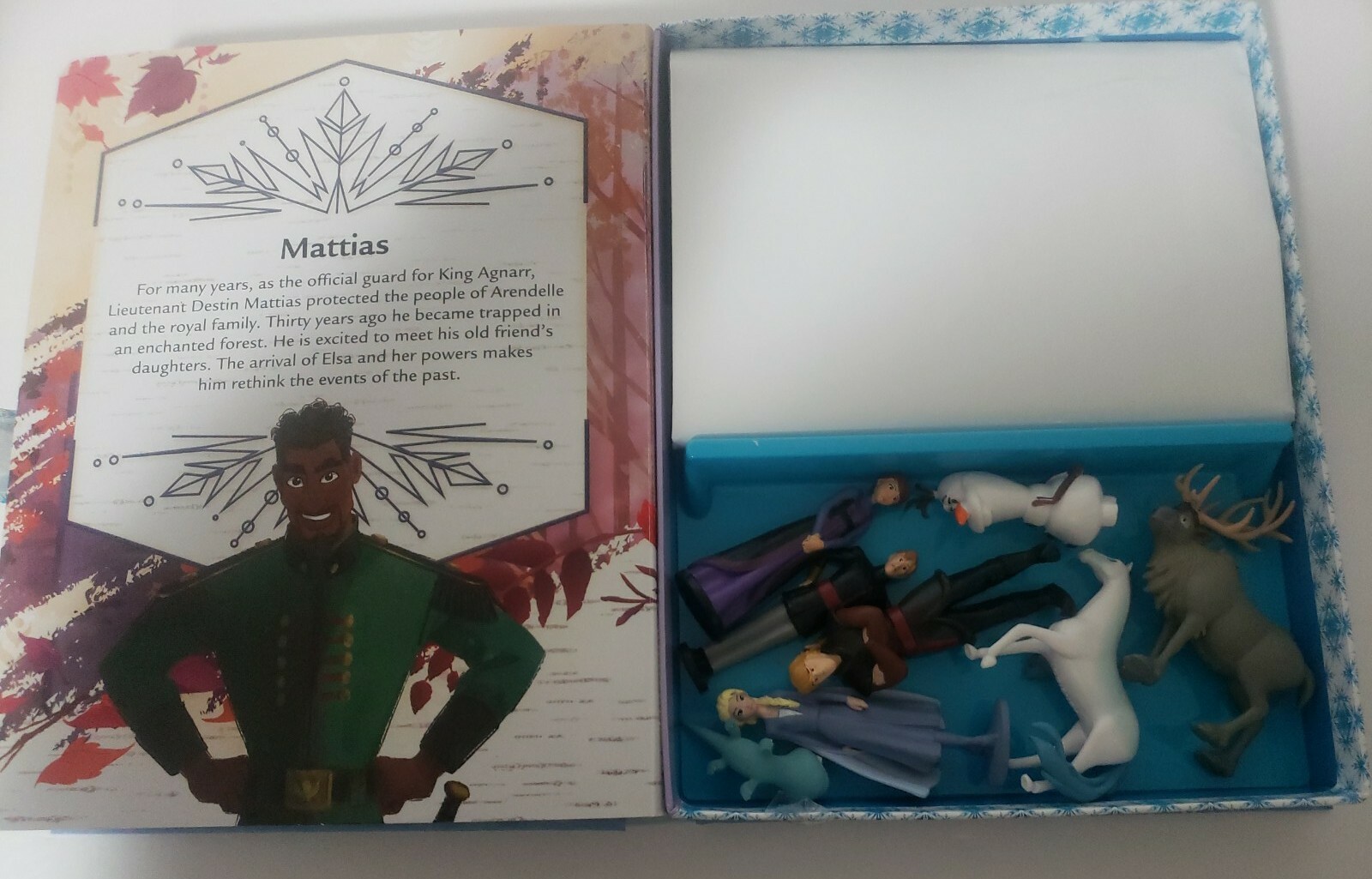 Disney Frozen II 2. My Busy Book 9 Figurines & Playmat Hardcover Book ...