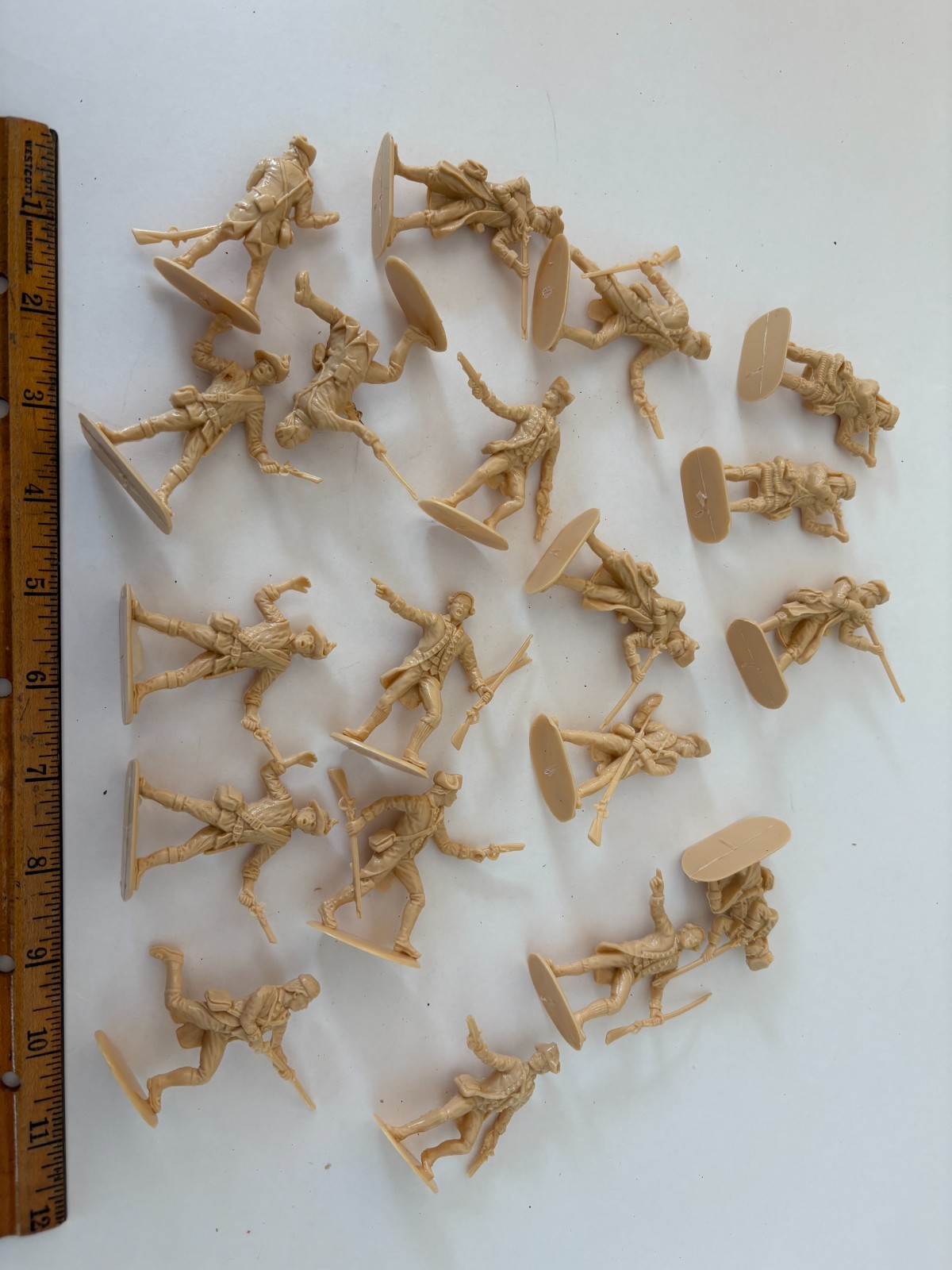 Lot of Vintage Plastic Army Men Toy Soldiers Mixed Colors Colonial ...