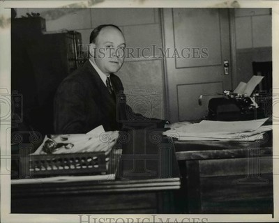 1952 Press Photo Ed Wagner sits at his desk - nee30119 | eBay