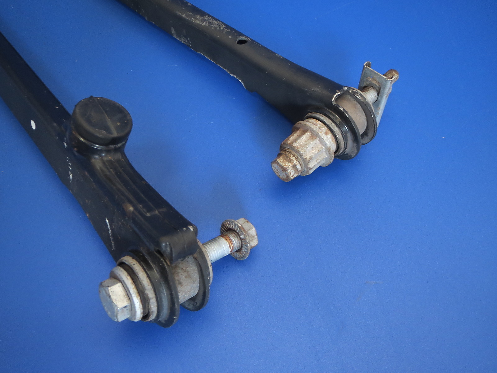 2010 MINI COOPER R56 RIGHT REAR PASSENGER SIDE CONTROL ARM ARMS W/ BOLT ...