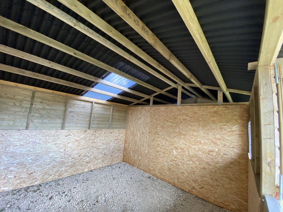10ft x 10ft Wooden Horse Stable Plus 6ft Tack Room Horse Stables 25mm ...