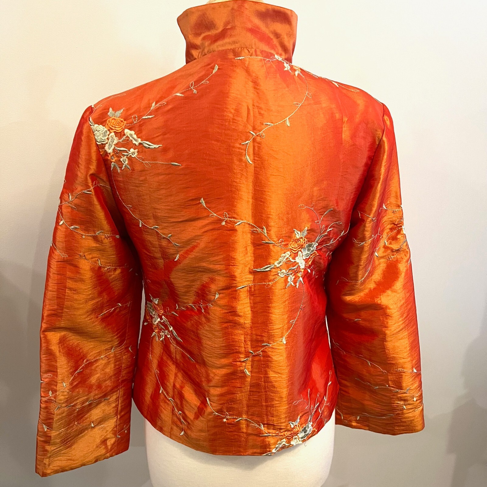 Beautiful coral-coloured silky Asian inspired top, em… - Gem