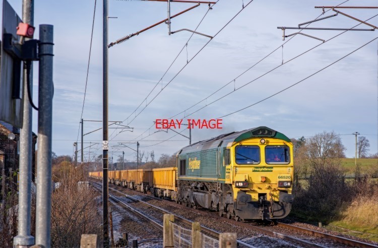 PHOTO FREIGHTLINER LIVERIED CLASS 66 66520 AMBLES TOWARDS COVE LEVEL ...