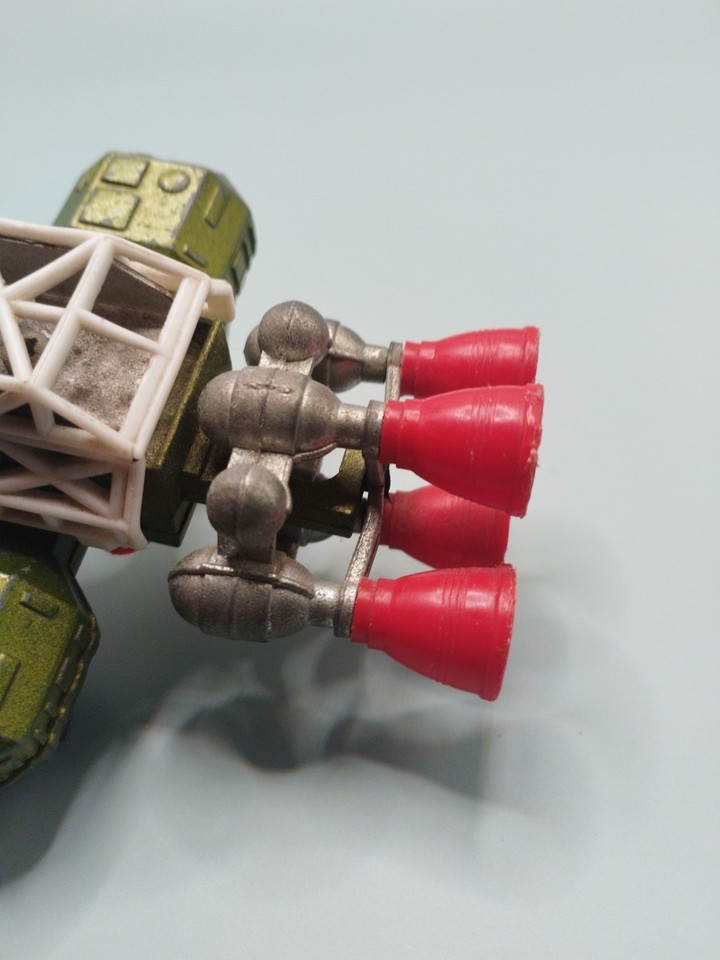 Original Vaisseau Cosmos 1999 l'aigle transporteur Space 1999 Vert ...