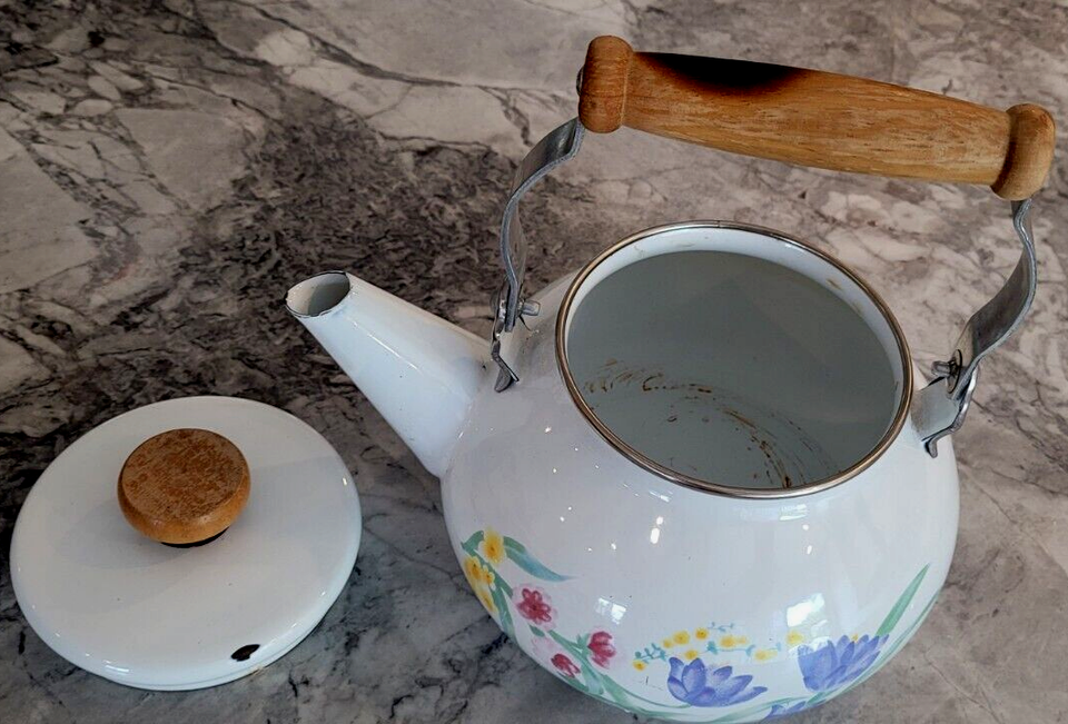 Corelle Coordinates LINCOWARE Enamel Coated Metal Tea Kettle w/Lid ...