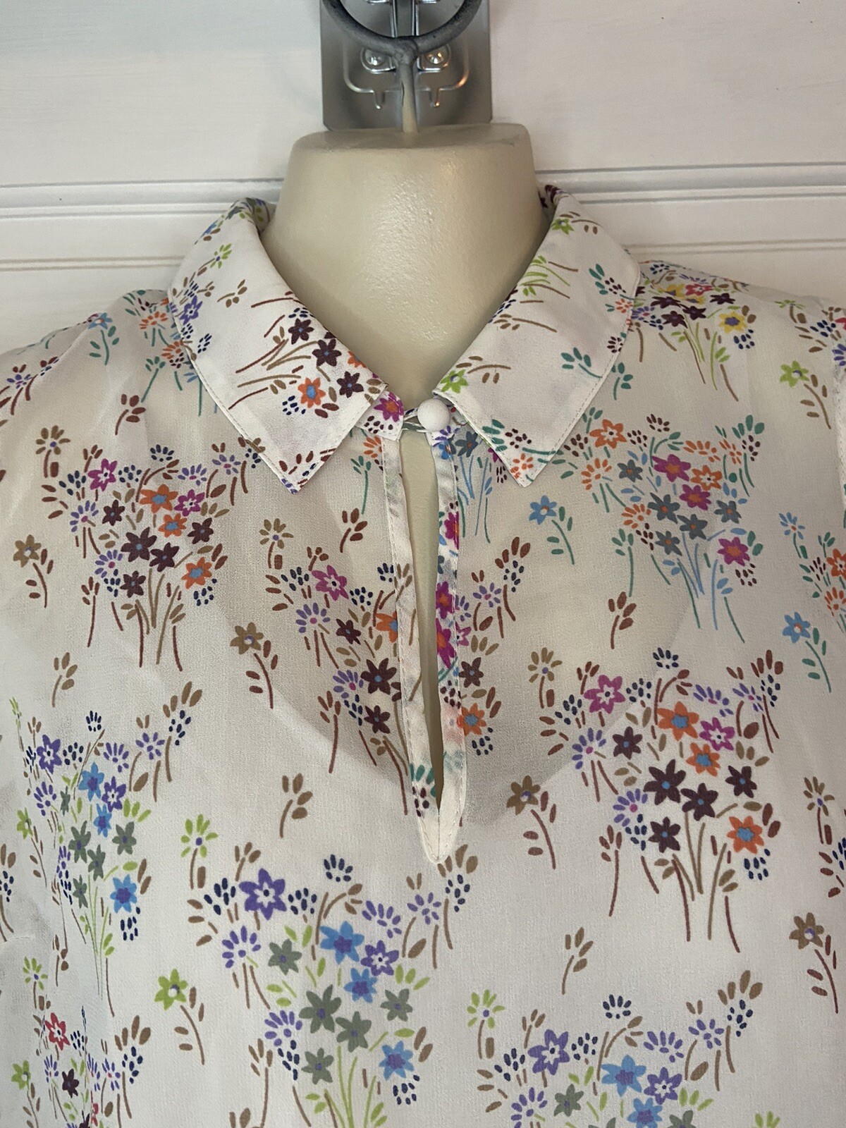 Cabi 5535 Sheer Floral Essential Keyhole Collar Sleev… - Gem