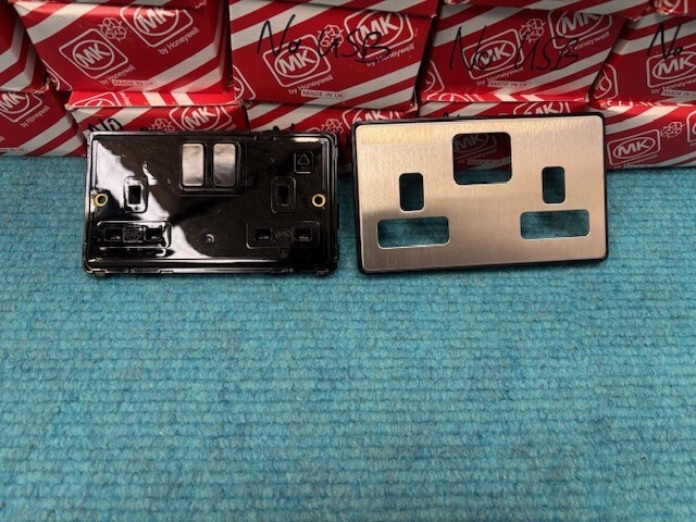 MK MK Double 13A SP Switched Twin Sockets Screwless Clip on Faceplate ...