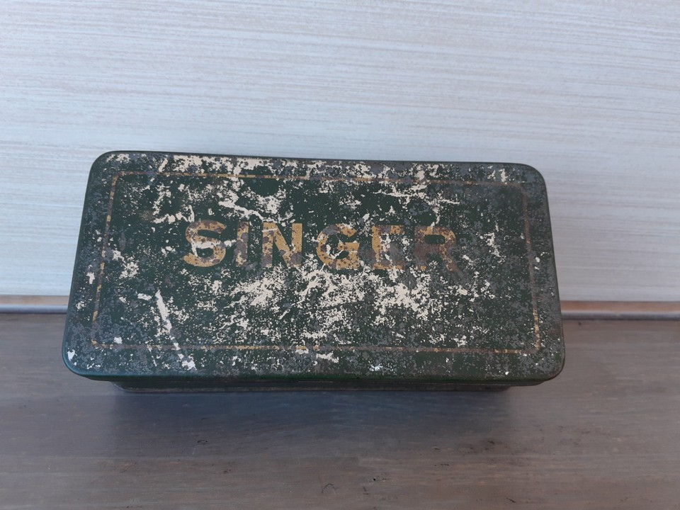 VINTAGE SINGER SEWING MACHINE TIN ACCESSORIES IN ORIGINAL ONLY BOX | eBay