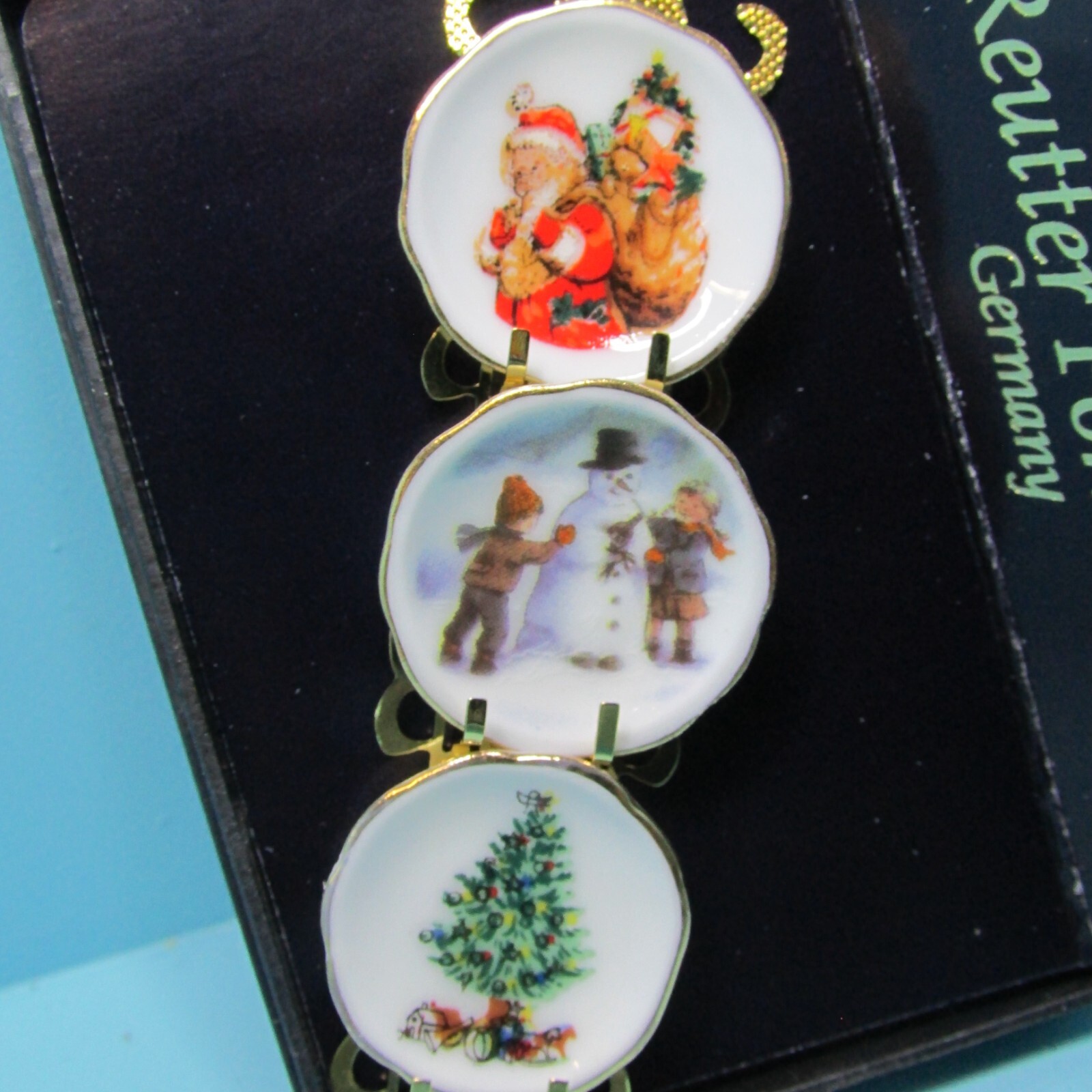 Dollhouse Miniature Reutter Porcelain Christmas Plates on Wall Holder 1 ...