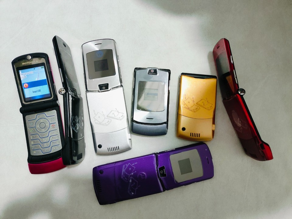 95% N ew Motorola RAZR V3 v3i v3ie Unlocked 2G networks Cellular Phone ...