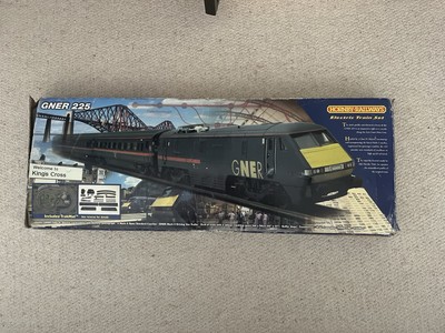Hornby R2002 OO GNER 225 Train Set Class 91, With Directional ...