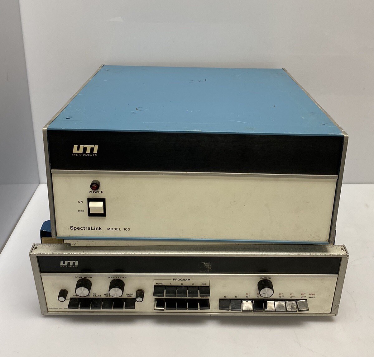 UTI PRECISION GAS ANALYZER MODEL 100C & UTI SPECTRALINK | eBay