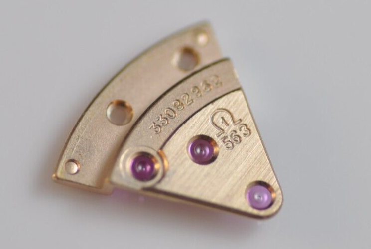 OMEGA Cal. Mouvement 563-1003 Pièce Train Roue Pont | eBay