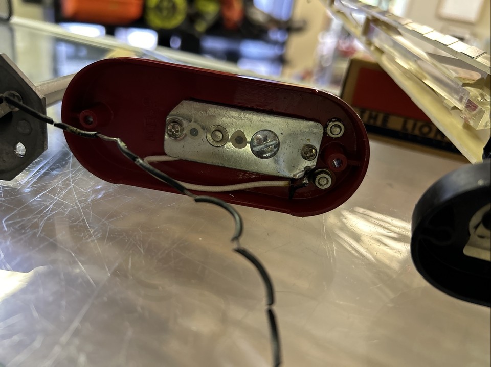 Lionel, Marx, MTH Lot Of Gates & Railroad Lights MTH No. 152 Crossing ...