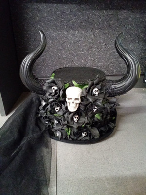 Black Steampunk Gothic Black Rose & Horn Top Hat with Skulls and Veil ...