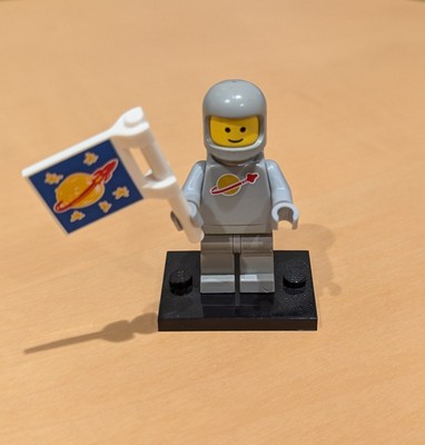 Lego Light Grey Classic Spaceman / Astronaut, Helmet From 375-2 Castle ...