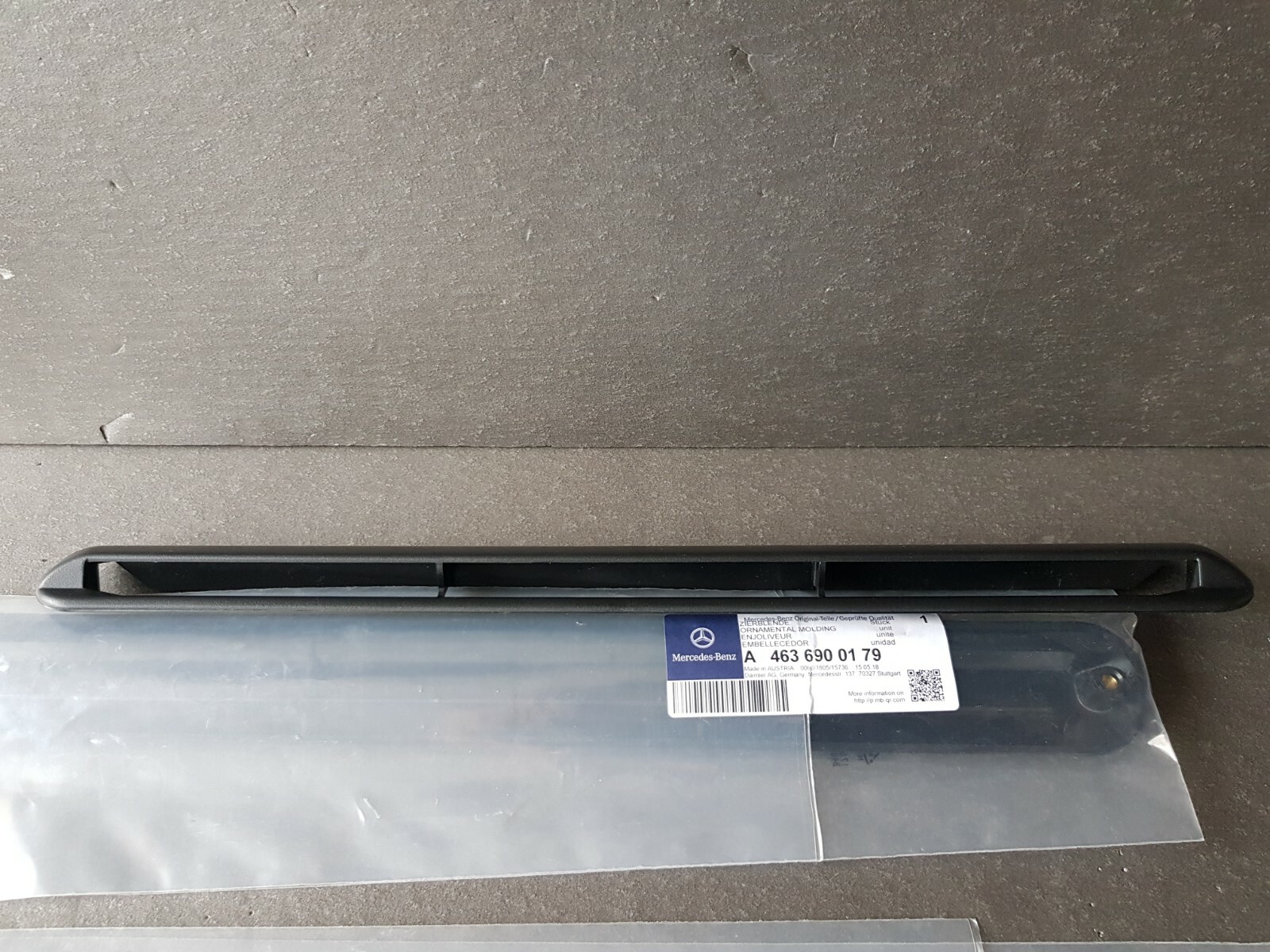 Mercedes W463 W460 W461 rear side vent covering A4636900179 genuine ...