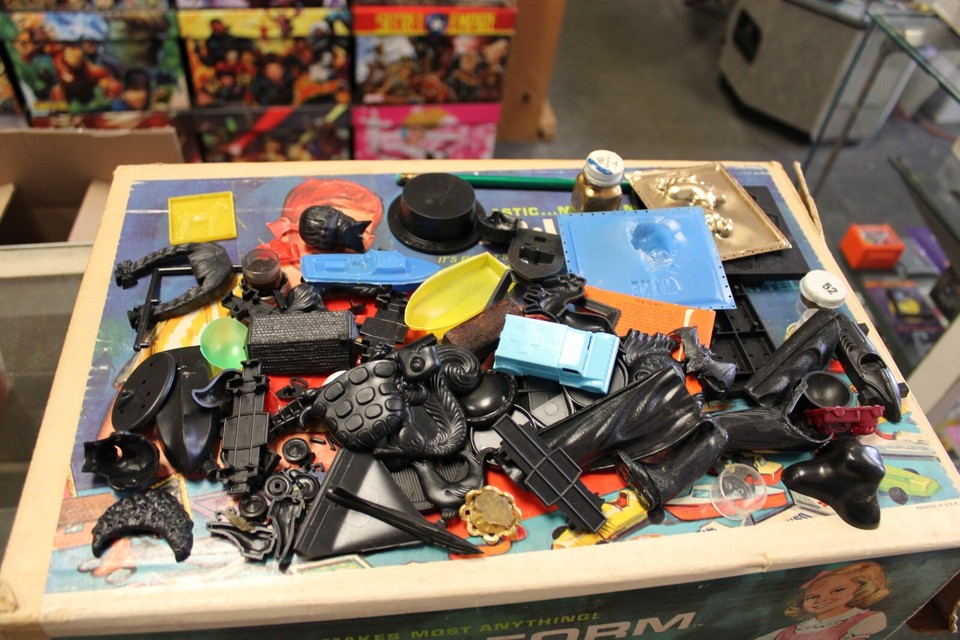 VAC-U-FORM Plastic Molding Playset (1962) Many Extra Parts!, Mattel Inc ...