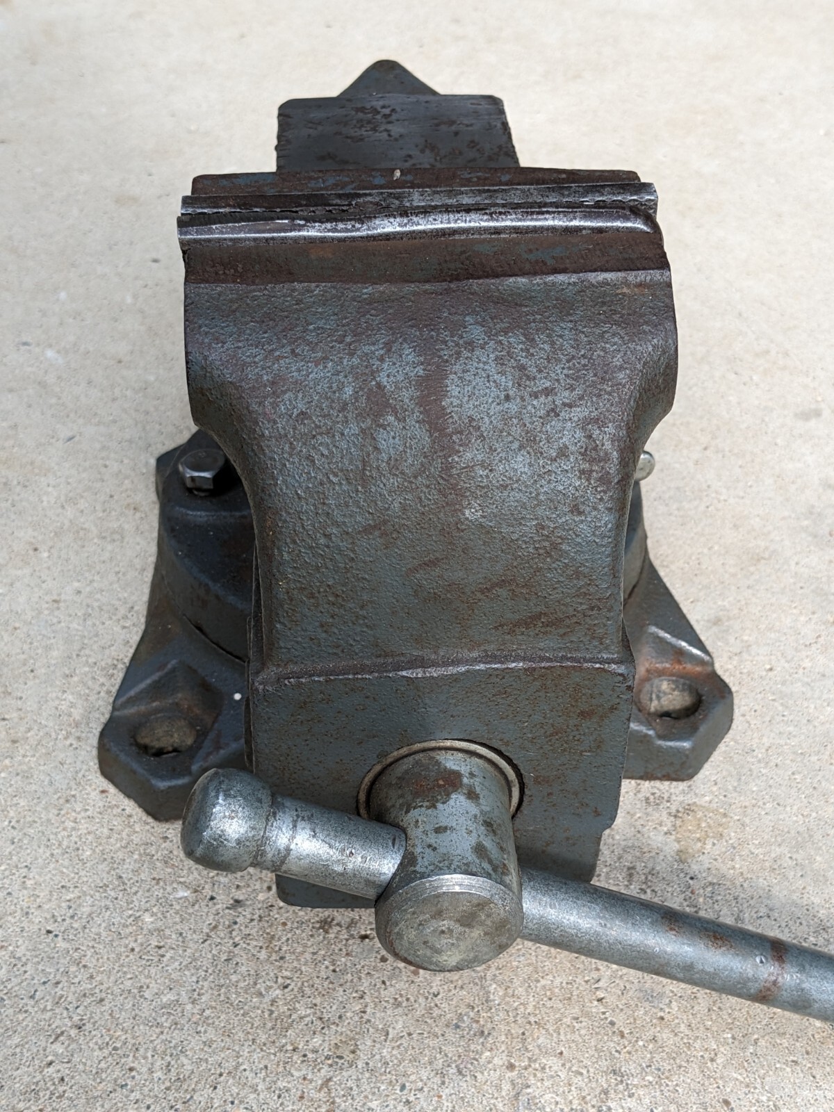 Babco 140 Bench Vise 4" Jaws Opens to 140mm or 5-1/2" w/ Pipe Jaws ...
