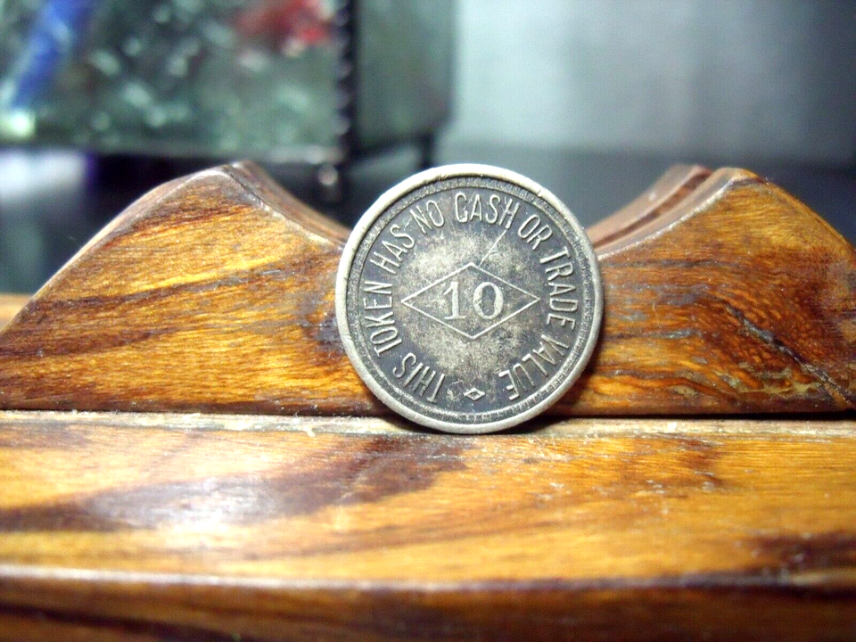 GAME TOKEN GOOD FOR AMUSEMENT ONLY 10 CENTS or PLAY TOKEN SILVER?? OLD ...