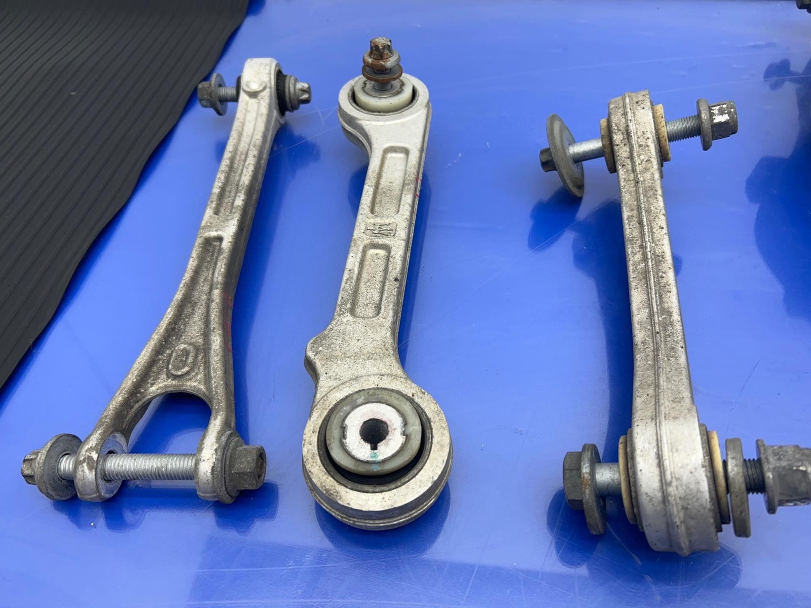 2017-2020 MASERATI LEVANTE RIGHT REAR UPPER & LOWER CONTROL ARM SET (5 ...