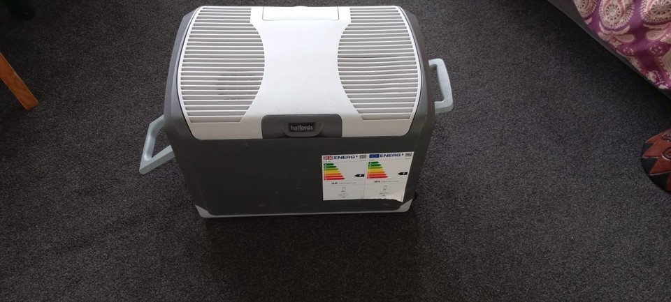 Halfords 40L Electric Coolbox – Mains, 12V Powered – Portable Cooler ...