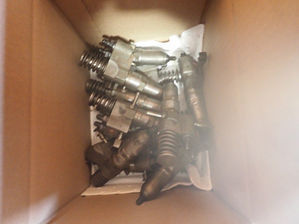 Detroit Diesel Engine 12V71 Injectors 7495 5227495 OEM Take Off! 12 ...