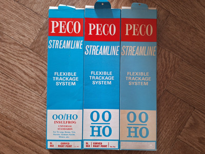 Three Peco '00' gauge SL-86X curved right hand Insulfrog points. Boxed ...