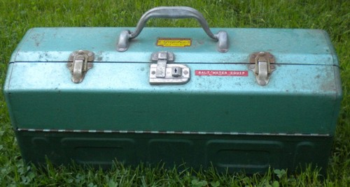 Vintage Walton Grip-Loc Metal Fishing Tackle Box w/ key | eBay