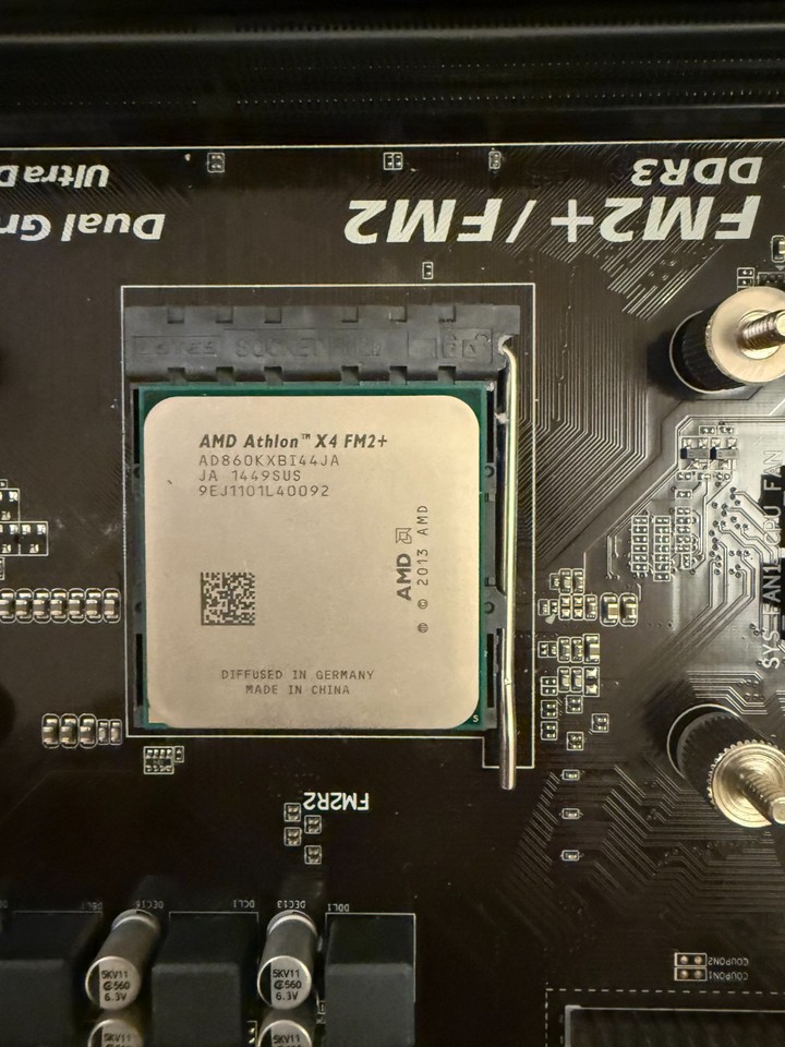 GIGABYTE Motherboard GA-F2A88XM-D3H SOCKET FM2+ ATX AMD Athlon X4 CPU ...