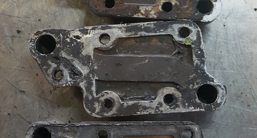 83+ TOYOTA 20R 22R 22RE EGR COOLER CROSS OVER CYLINDER HEAD RARE ...