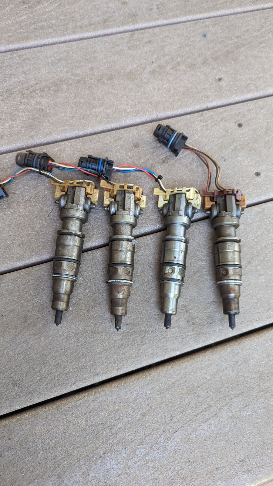 Set of (4) Injectors For 6-Liter Ford Diesel 2003-1/2 - 2007 Untested ...