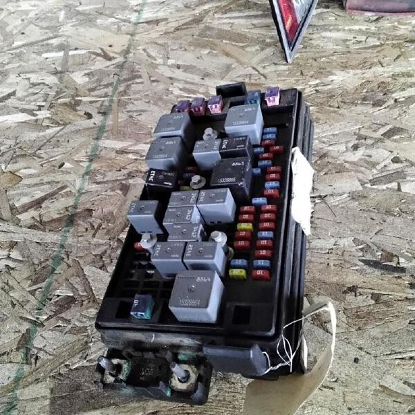 2004-2006 Chevy Colorado GMC Canyon Engine Fuse Box Assembly OEM | eBay