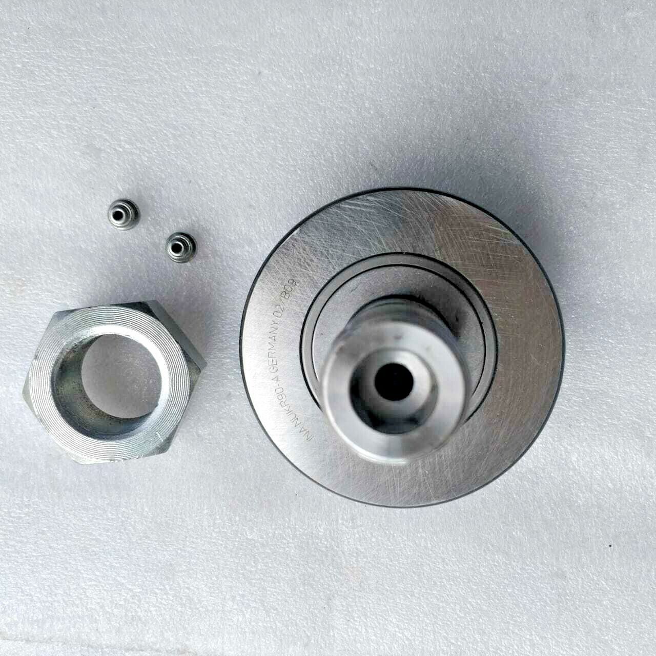 NUKR 90-A FULL COMPLEMENT Stud Type Track Rollers BEARING NEW INA ...