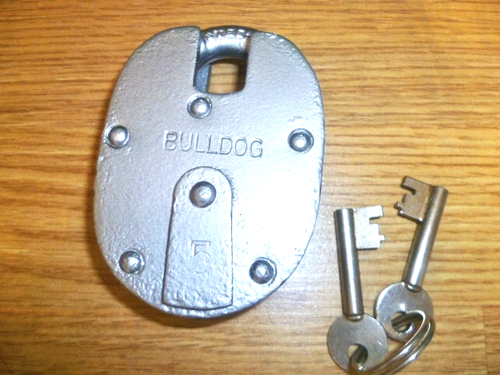 Bulldog Close Shackle 5 Lever Security Lock - with 2 keys | eBay UK