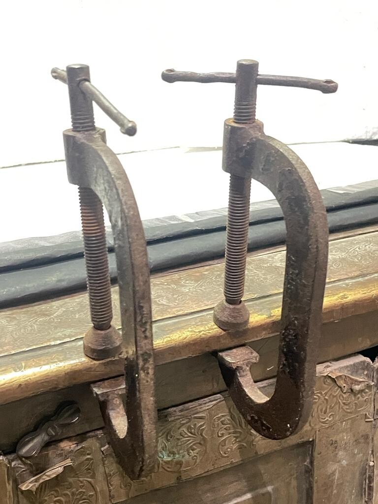 OLD VINTAGE RARE HANDMADE 2 PC RUSTIC SOLID IRON MULTIPURPOSE CLAMP FIX ...