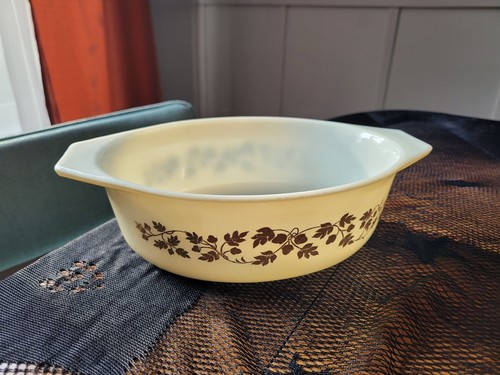 Vintage Pyrex Golden Acorn 1-1/2 Qt Open Casserole Dish Baker Gold on ...