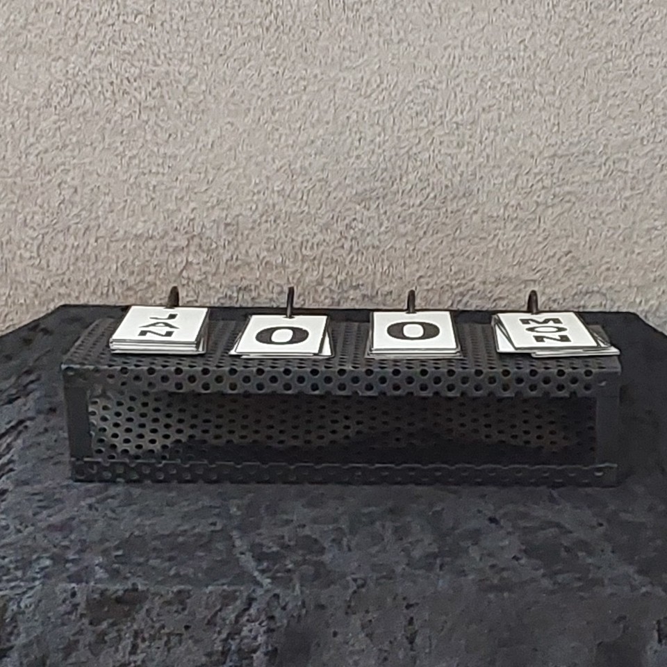 Retro Metal Flip Desk Calendar Perpetual Date Month Day Black White ...