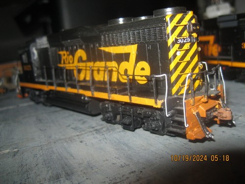 Ho Scale Athearn GP 30 MU hoses snowplow Kd couplers | eBay